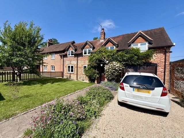 Grove Lane, Buckinghamshire HP5 3 bed semi detached house to rent £2,250 pcm £519 pw