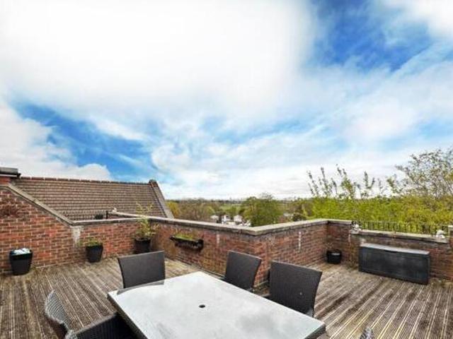 Grove Lane, Hale, 2 Bedroom Apartment