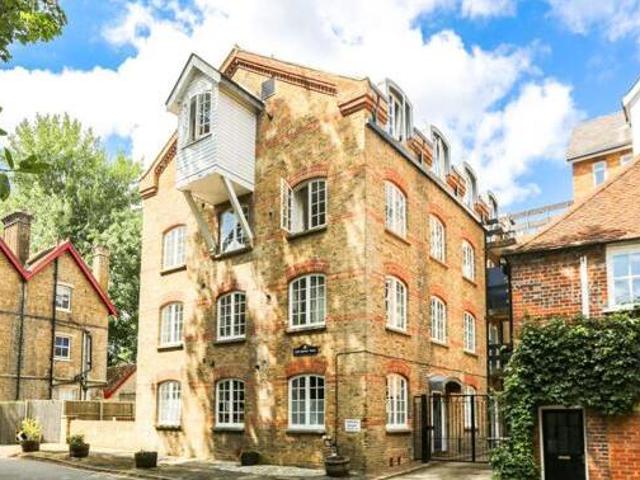 Grove Mill Lane, Watford, Studio Flat For