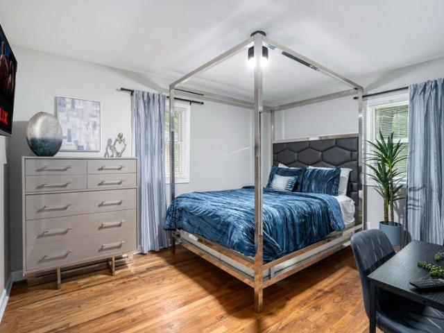 Grove Park Home, a 4 minute walk to transit stop W