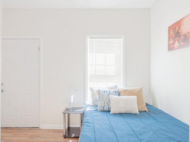 Grove Park Home, a 10 minute walk to bus 58