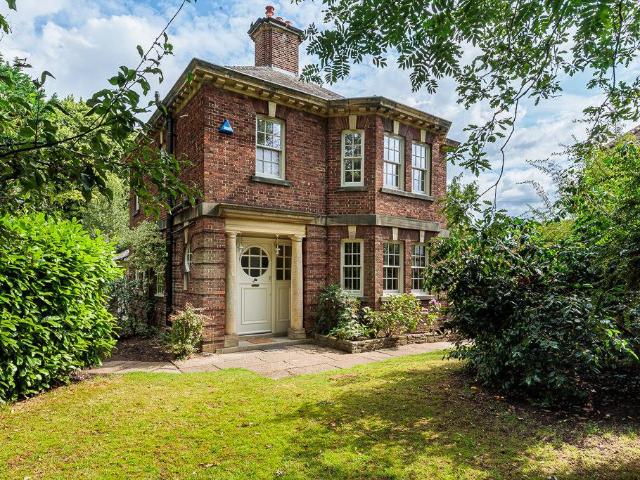 Grove Park, Knutsford 3 bed detached house to rent £3,250 pcm £750 pw