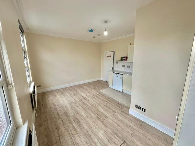 Grove Park Road, London N15, Studio to rent, £1,200 pcm | PrimeLocation