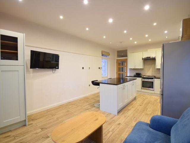 Grove Park Terrace, London W4, Room to rent, £1,213 pcm | PrimeLocation