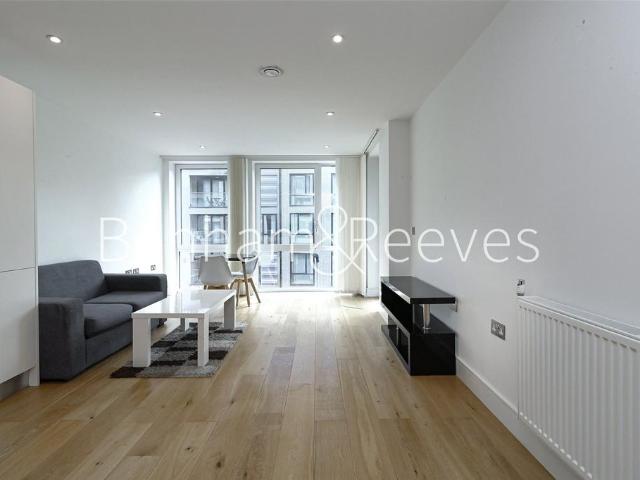 Grove Place, London SE9 1 bed apartment to rent £1,750 pcm £404 pw
