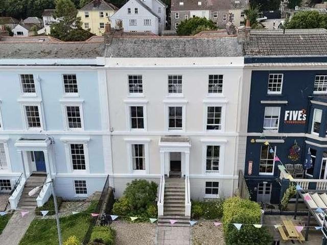 Grove Place, Quayside, TR11
