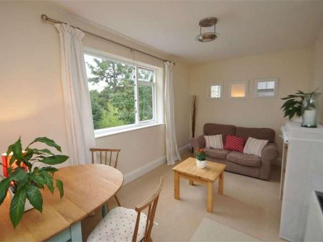Grove Place, Quayside, TR11