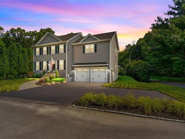 Grove Rd, Cumberland, Home For Sale