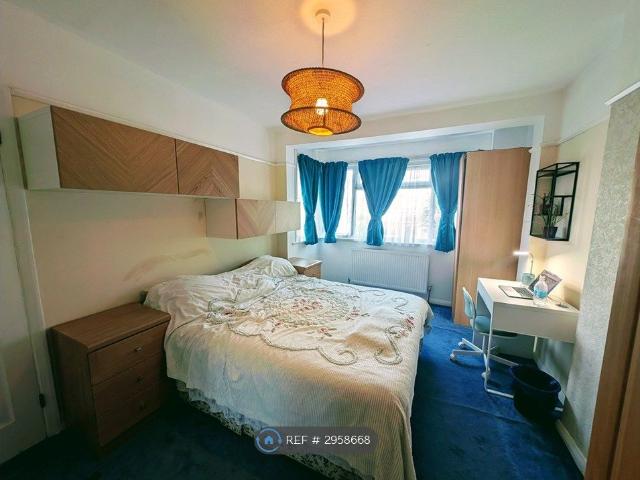 Grove Road, Mitcham CR4, Room to rent, £800 pcm | PrimeLocation
