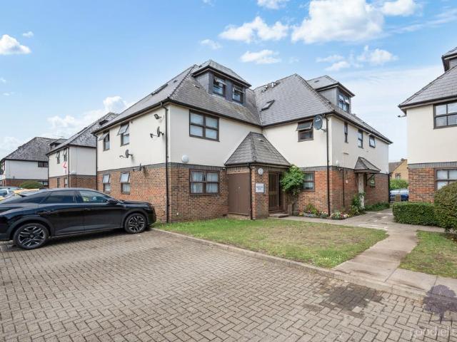 Grove Road, Mitcham CR4 2 bed apartment to rent £1,650 pcm £381 pw