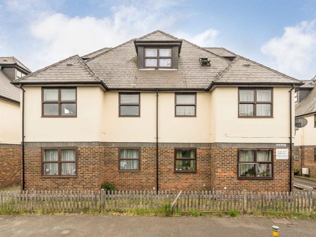 Grove Road, Mitcham CR4, 2 bed flat to rent, £1,650 pcm | PrimeLocation
