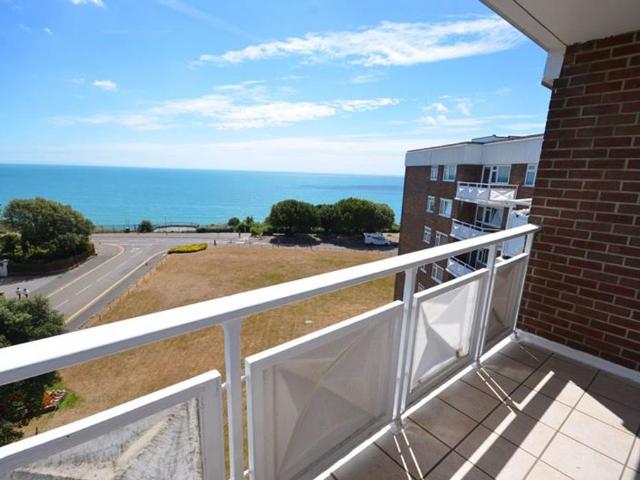 Grove Road, Bournemouth BH1 2 bed flat to rent £1,575 pcm £363 pw