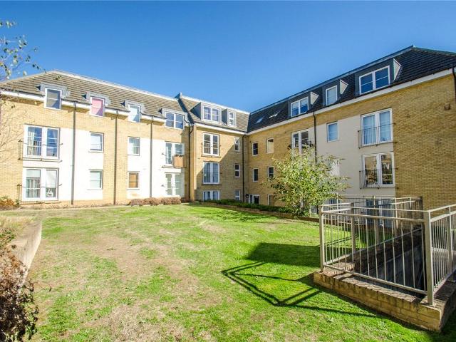 Grove Road, Hitchin, Hertfordshire SG4, 2 bed flat to rent, £1,400 pcm | PrimeLocation