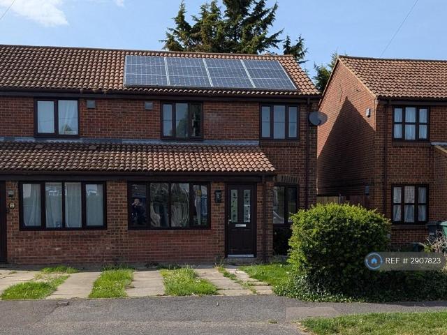 Grove Road, Horley, RH6 3 bed semi detached house to rent £1,900 pcm £438 pw