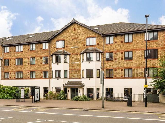Grove Road, Hounslow TW3 1 bed flat to rent £1,450 pcm £335 pw