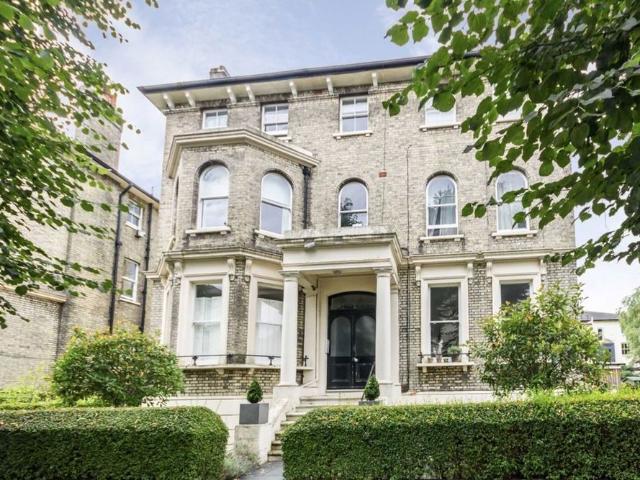 Grove Road, KT6, London