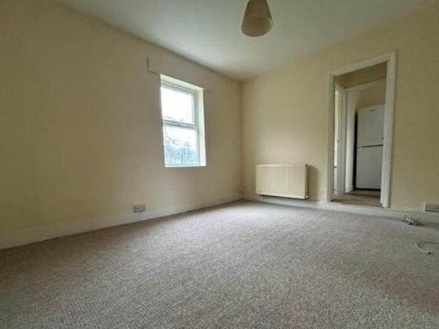 Grove Road, Luton, 1 Bedroom Maisonette