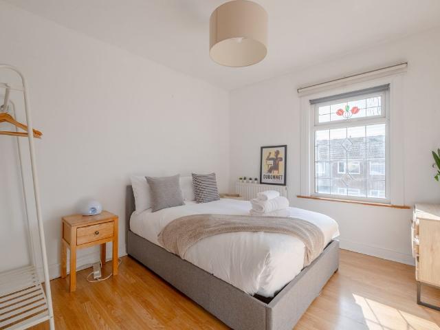 Grove Road, London E17, 1 bed flat to rent, £2,100 pcm | PrimeLocation