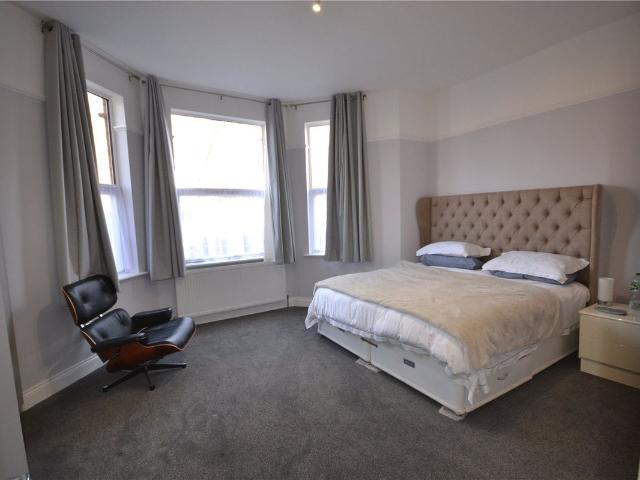 Grove Road, London NW2, 2 bed flat to rent, £2,100 pcm | PrimeLocation