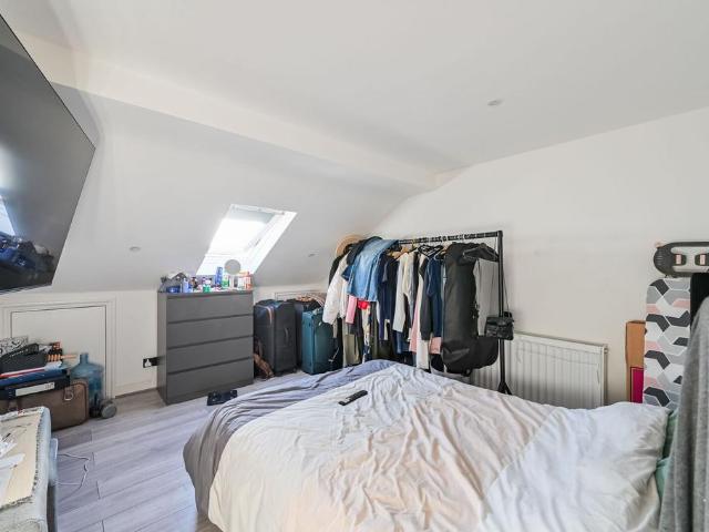 Grove Road, Walthamstow Village. 2 bed flat to rent £3,600 pcm £831 pw