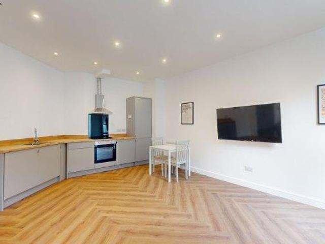 Grove Road 1 bed in a house share to rent £1,113 pcm £257 pw