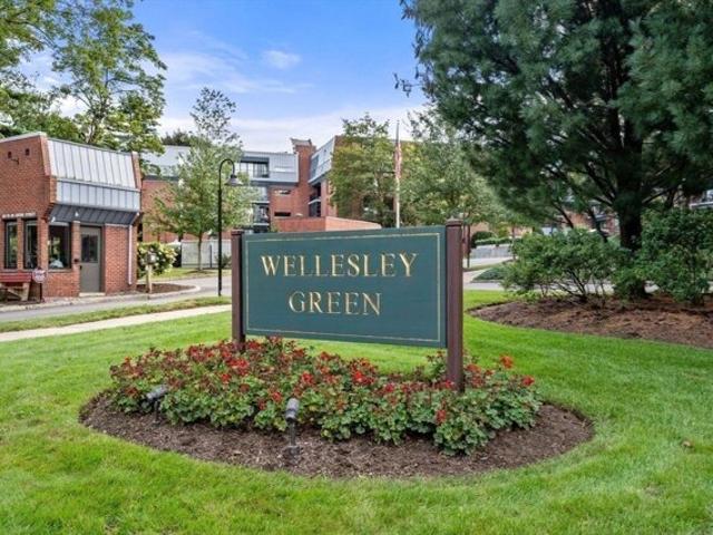 Grove St Apt,wellesley, Condo For Sale