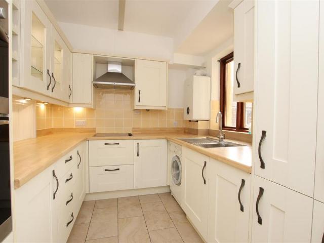 Grove Street, Bath BA2 3 bed apartment to rent £1,950 pcm £450 pw