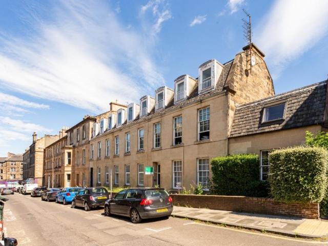 Grove Street, Haymarket, Edinburgh, EH3 3 bed flat to rent £2,550 pcm £588 pw