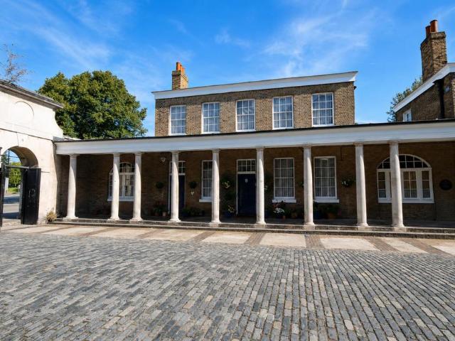 Grove Street, London Studio to rent £1,550 pcm £358 pw