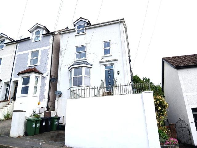 Grovehill Road, Redhill RH1, 2 bed flat to rent, £1,400 pcm | PrimeLocation