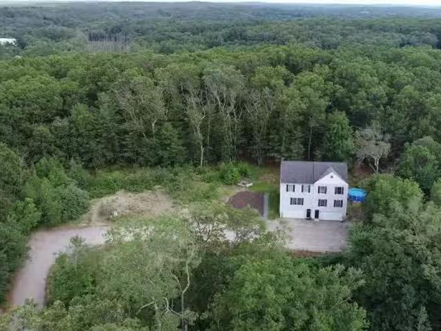 Groveland Ave, Putnam, CT 06260