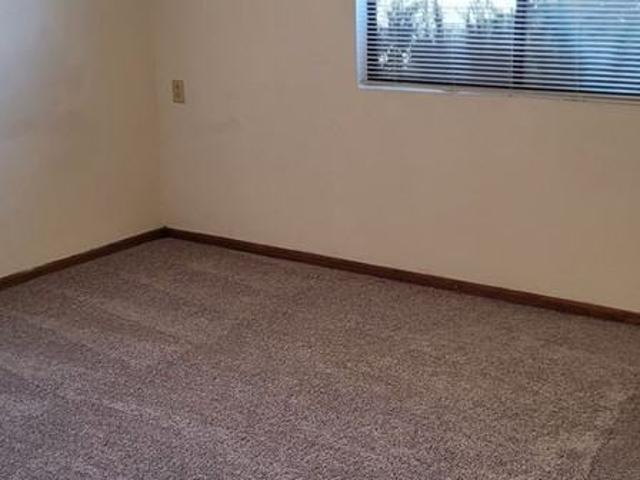 Grover Castle 1 Bedroom Apartment for Rent at Grover St, Omaha, NE 68105 Burlington Road