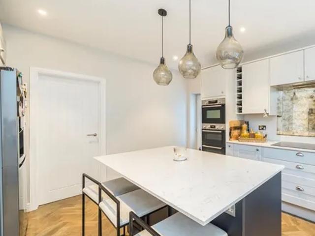 Groom Crescent, London, SW18 3NP, United Kingdom | 3 bed house for rent #124835687 | Rentberry
