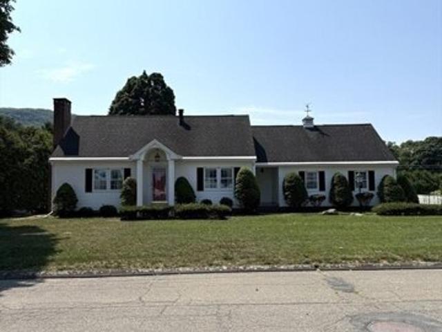 Gross Ln, Easthampton, Home For Sale