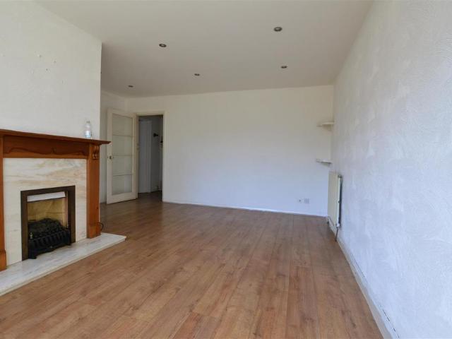 Grosvenor Court 2 bed flat to rent £1,550 pcm £358 pw