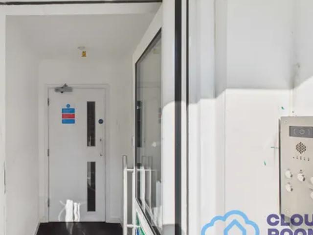 Grosvenor Court, Brewster Road, London, E10 6RH, United Kingdom | 4 bed apartment for rent #165376087 | Rentberry