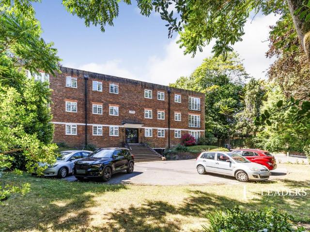Grosvenor Court, Egerton Road. 2 bed flat to rent £1,995 pcm £460 pw