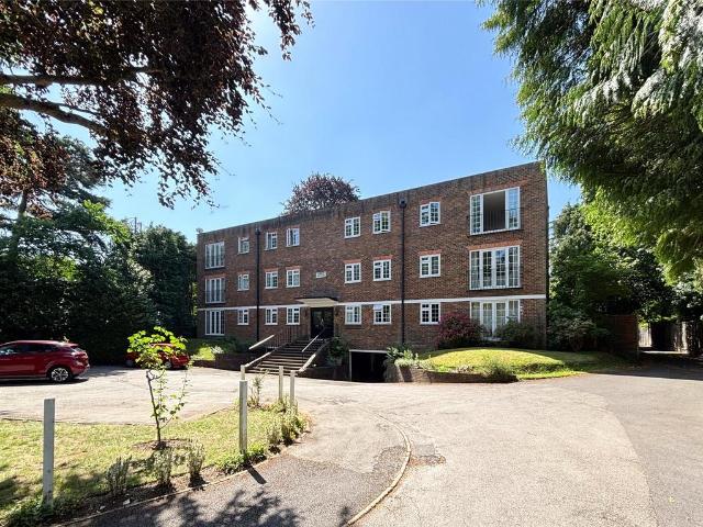 Grosvenor Court, Egerton Road. 2 bed flat to rent £2,100 pcm £485 pw