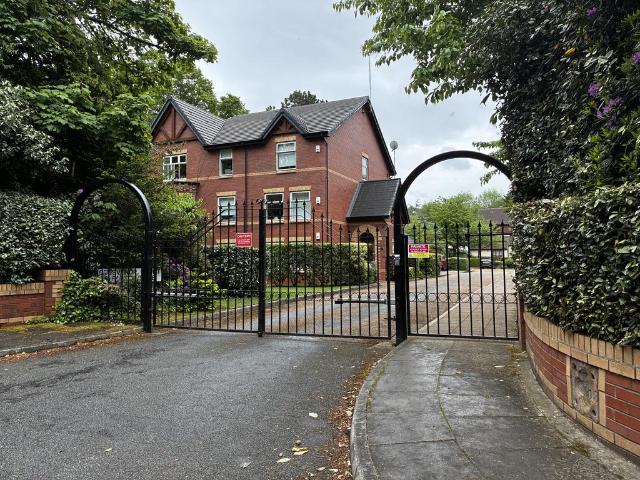 Grosvenor Court, Liverpool, L18 2 bed apartment to rent £1,150 pcm £265 pw