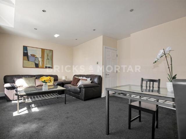 Grosvenor Avenue, Newcastle Upon Tyne. 4 bed maisonette to rent £2,582 pcm £596 pw
