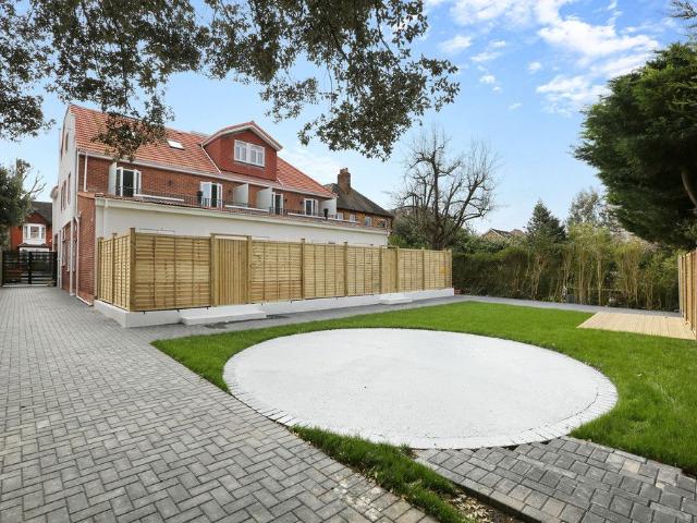 Grosvenor Avenue, Carshalton SM5, 2 bed flat to rent, £2,500 pcm | PrimeLocation