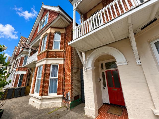 Grosvenor Gardens, Bournemouth BH1, 1 bed flat to rent, £850 pcm | PrimeLocation