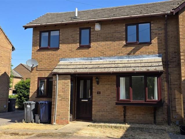 Grosvenor Gardens, St Neots PE19, 2 bed end terrace house to rent, £1,100 pcm | PrimeLocation