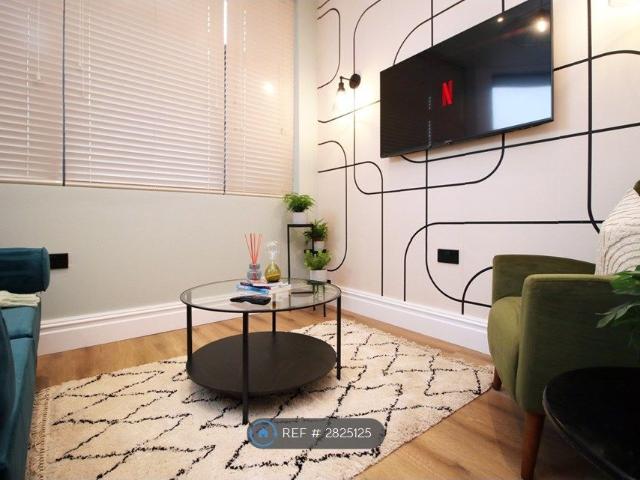 Grosvenor House, Bristol BS2, 2 bed flat to rent, £1,800 pcm | PrimeLocation
