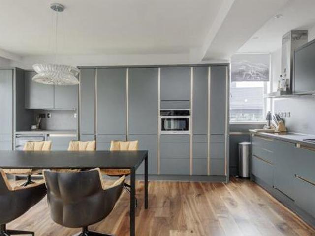 Grosvenor Hill Court, Bourbon Street, 3 Bedroom Flat