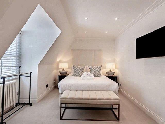 Grosvenor Hill, London, W1K 1 bed flat to rent £4,819 pcm £1,112 pw