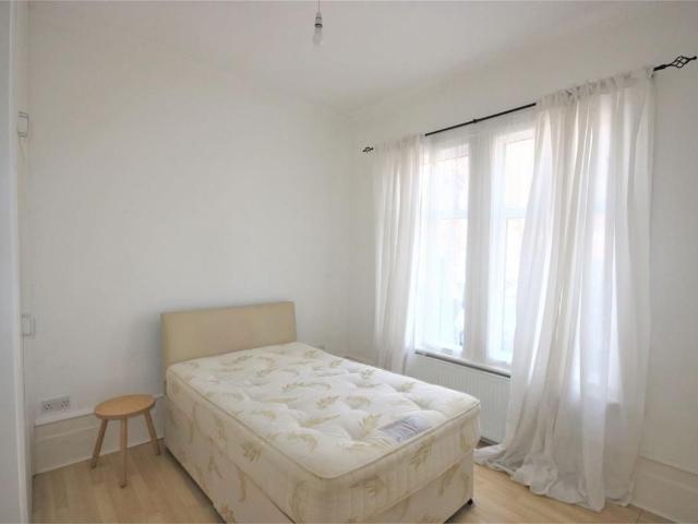 Grosvenor Lodge, 980 High Road, Whetstone N20, 3 bed flat to rent, £2,400 pcm | PrimeLocation