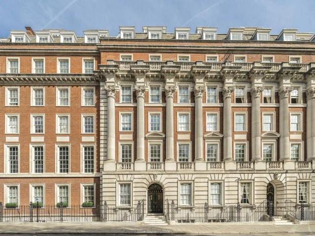Grosvenor Square, London W1K 2 bed flat to rent £9,970 pcm £2,301 pw