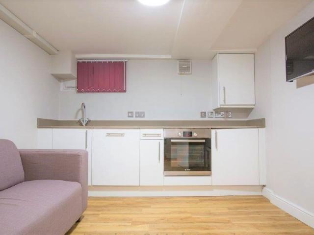 Grosvenor Street, Chester CH1, 1 bed flat to rent, £1,200 pcm | PrimeLocation