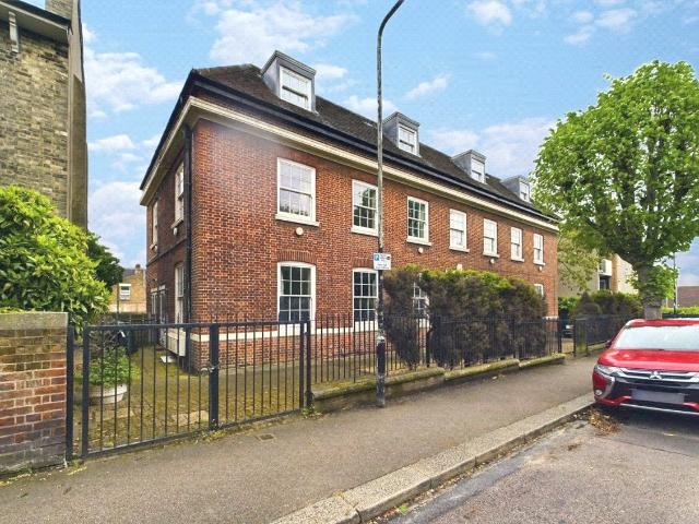 Grosvenor Park Road, Walthamstow E17, 3 bed flat to rent, £2,200 pcm | PrimeLocation